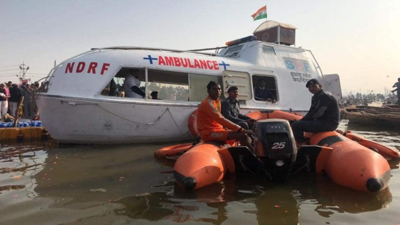 NDRF saves 12 Kumbh pilgrims from drowning after their boat capsized in the Ganges river-India ...