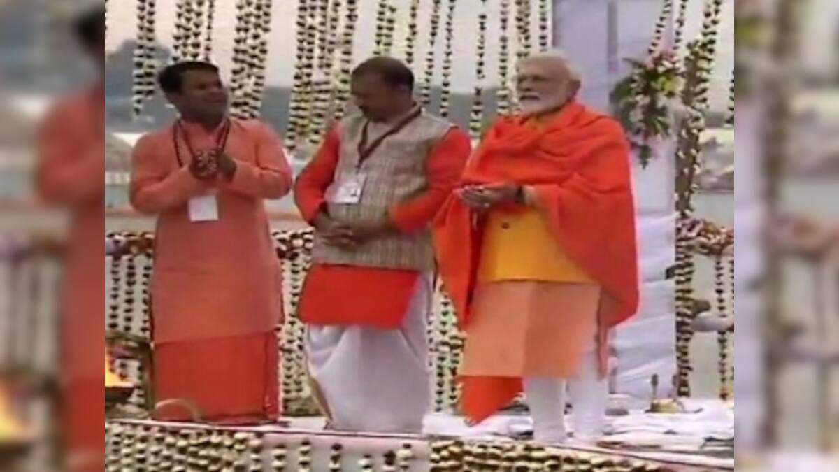Kumbh Mela 2019: Narendra Modi takes holy dip, offers prayer at Sangam ...