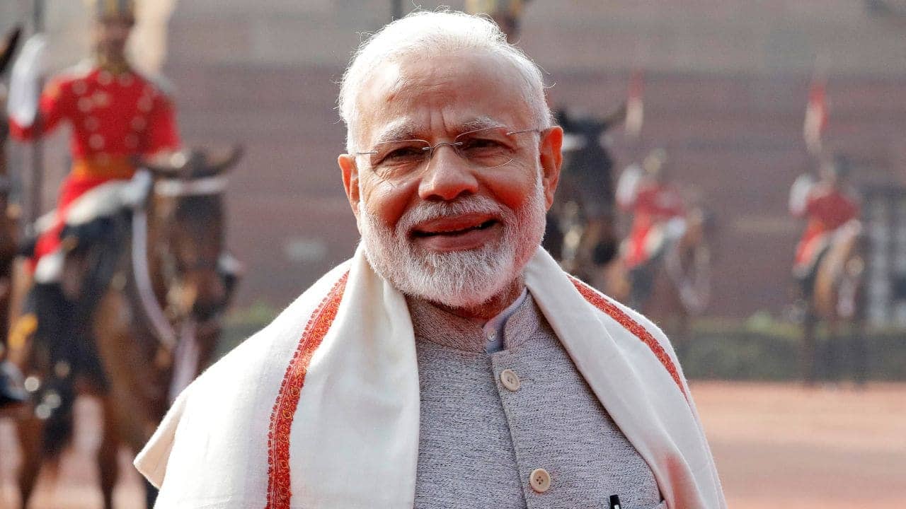 Kumbh Mela 2019: Narendra Modi takes holy dip, offers prayer at Sangam ...