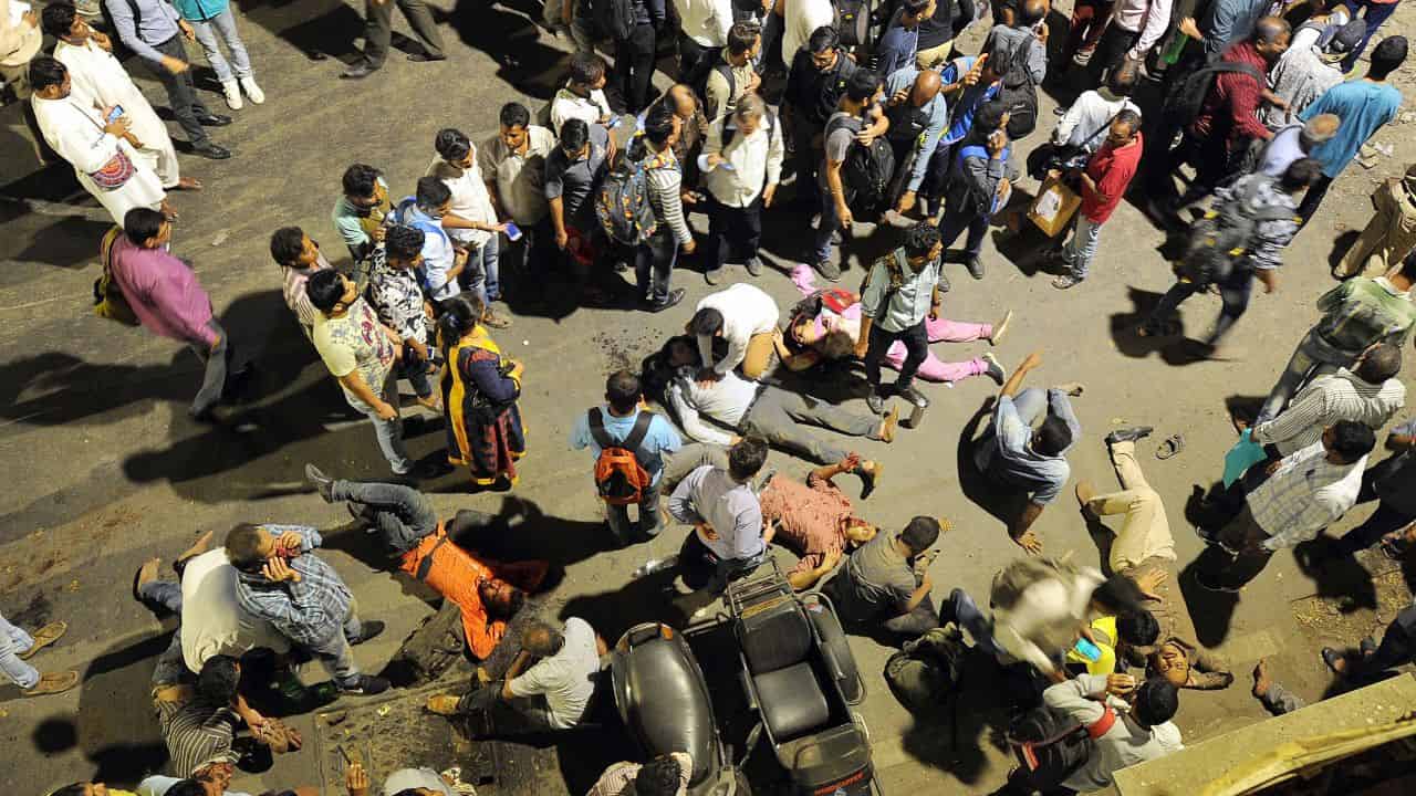 CST bridge collapse in Mumbai: Twitter mocks Devendra Fadnavis, says ...