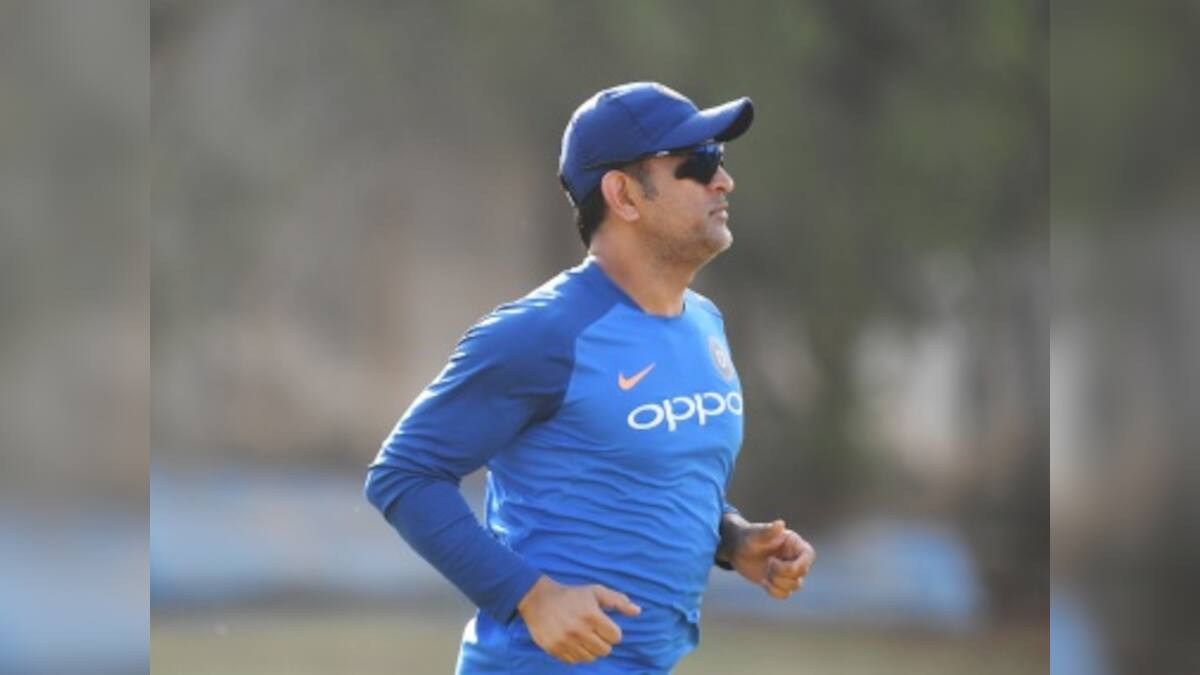 Fans laud MS Dhoni after former Indian captain declines invitation to ...