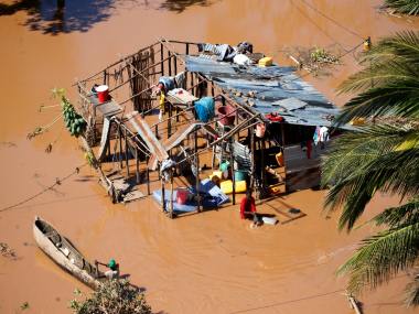 Cyclone Idai Hits Mozambique Relief Teams Scramble To Get Relief