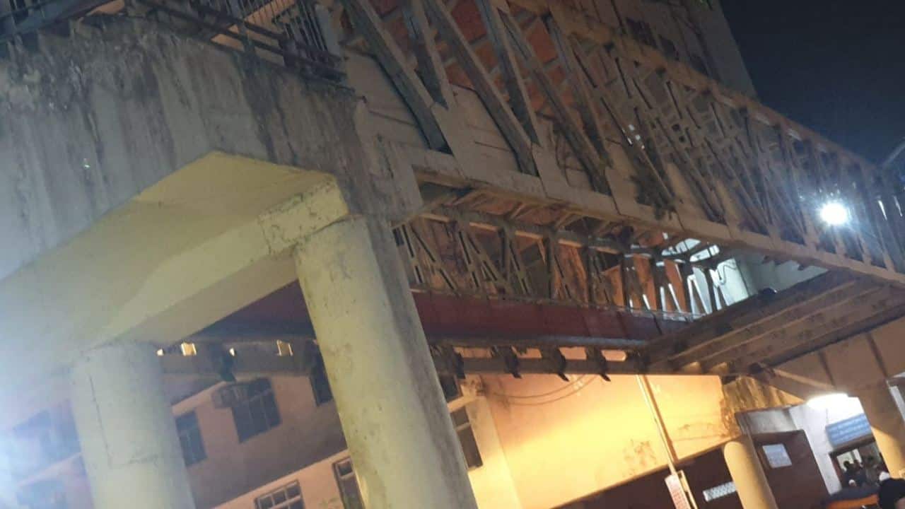 Mumbai CSMT foot over bridge collapse updates: Death toll rises to 6 ...