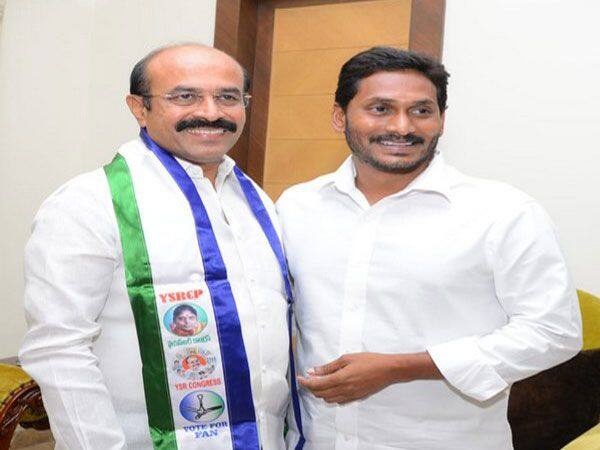TDP MLA SV Mohan Reddy returns to YSR Congress fold, vows to defeat ...