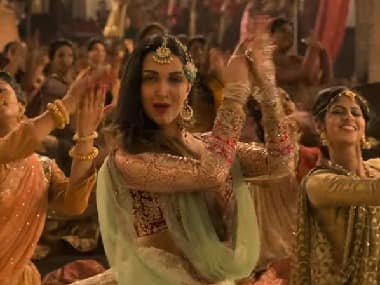 Kalank song 'First Class': Kiara Advani, Varun Dhawan dance to Arijit ...