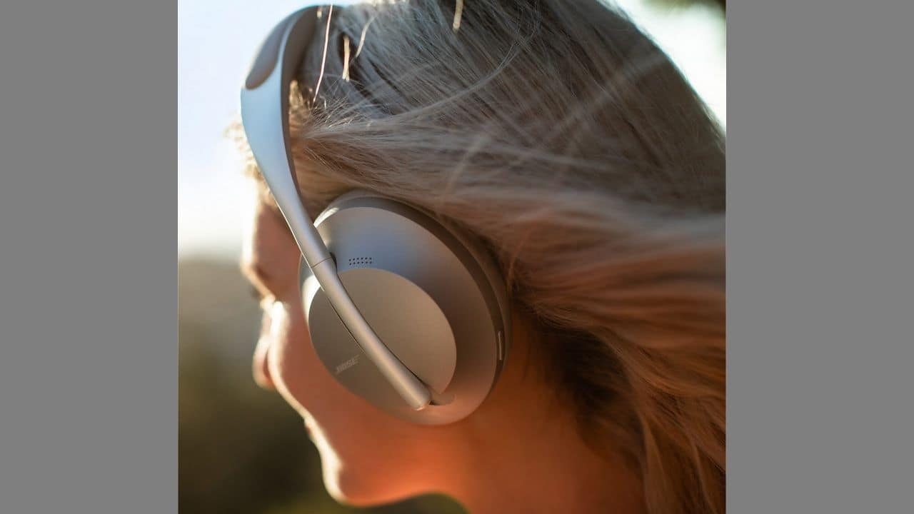 Bose Noise Cancelling Headphone 700 housing eight microphones to sell ...