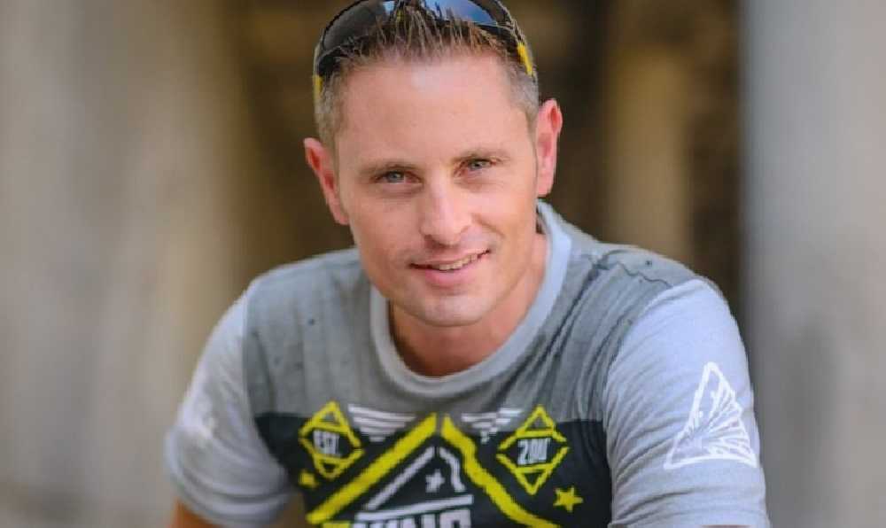 YouTube's King of Random Grant Thompson dies at 38 in paragliding ...