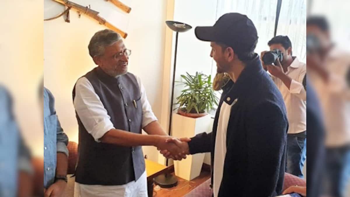 Super 30 actor Hrithik Roshan meets mathematician Anand Kumar, Bihar ...