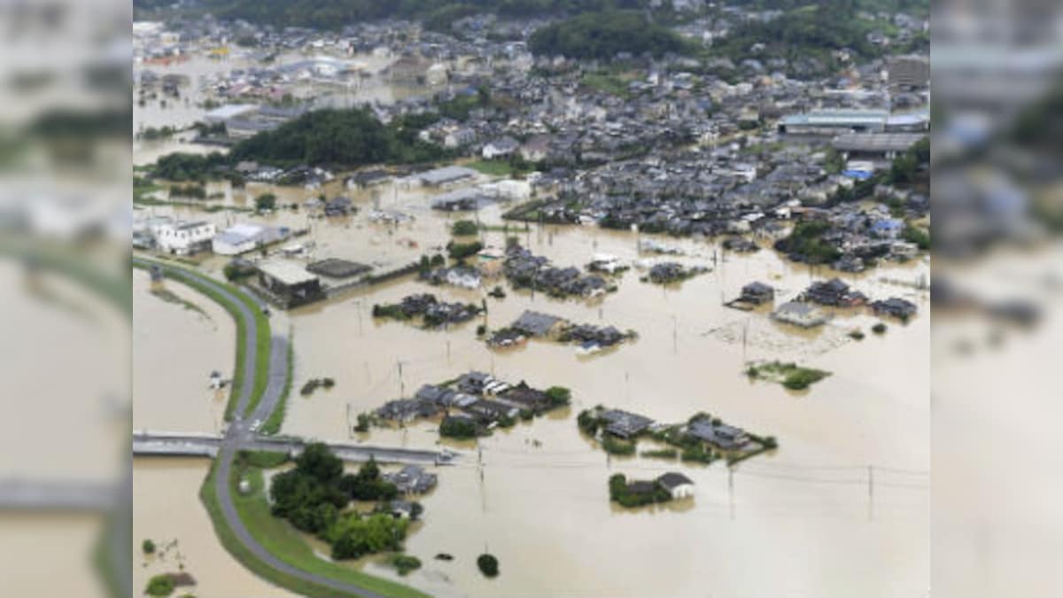 Two Dead As Heavy Rains Pound Southwest Japan 6 70 000 Ordered To
