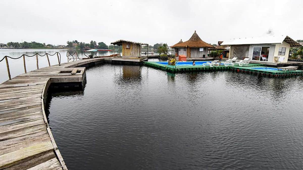 Plastic 'floating island' resort provides greener solution to ocean ...