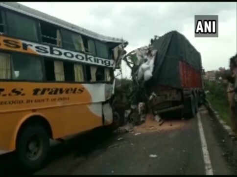 Maharashtra road accident: Six killed, 15 injured after bus rams into ...