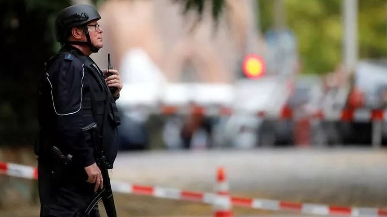 Facebook, Twitter and others take down footage of German synagogue ...