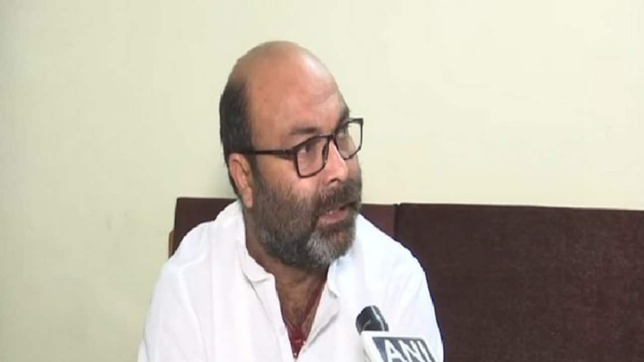 Row over buses for migrants: Uttar Pradesh Congress president, Priyanka ...