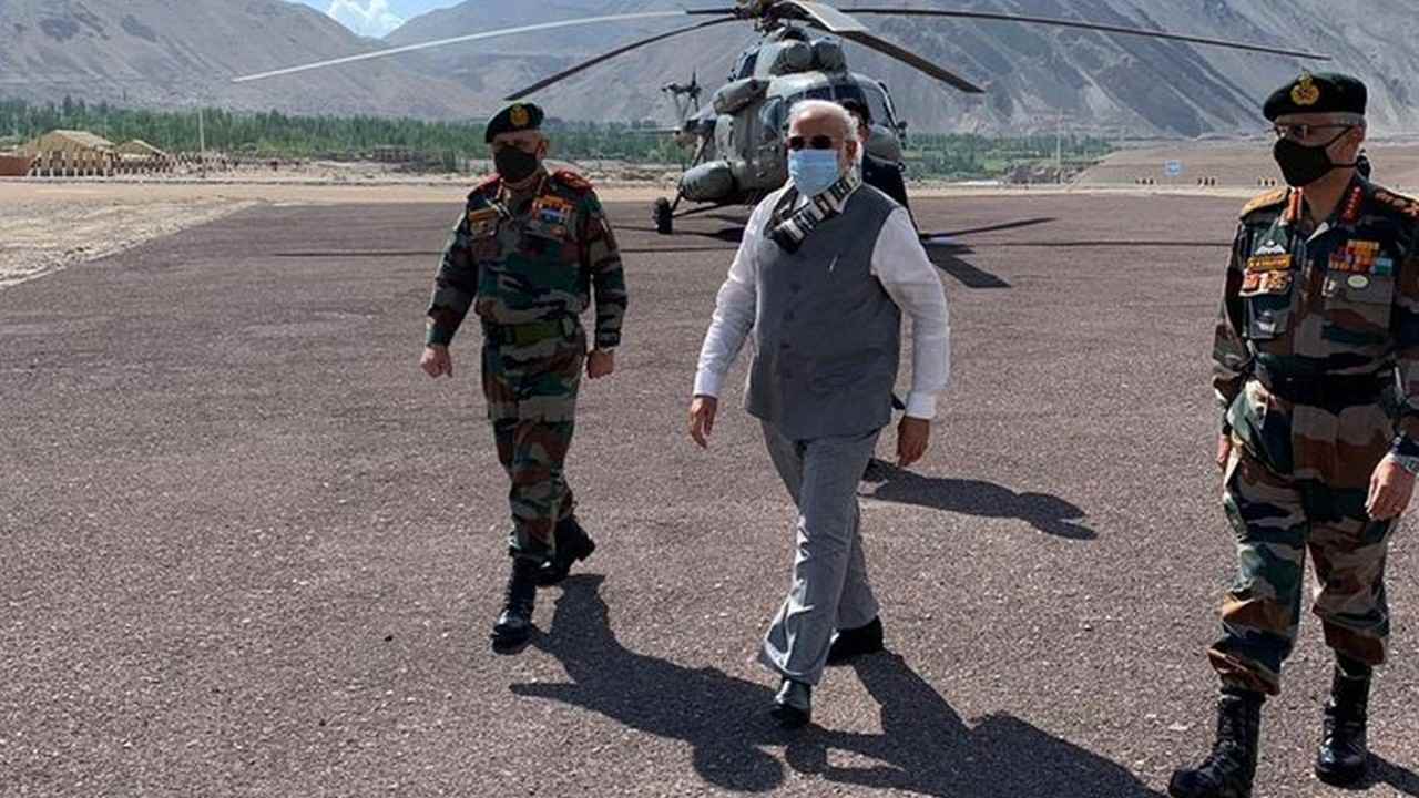 Narendra Modi in Leh with CDS Gen Bipin Rawat, army chief Gen MM ...
