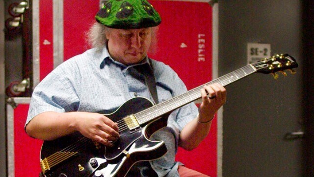 Peter Green, Fleetwood Mac co-founder and troubled blues guitarist ...