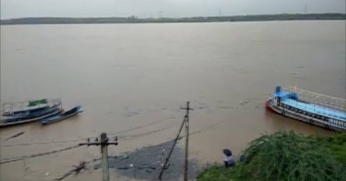 Heavy rains in Telangana trigger flood-like situation, inundate several areas; KCR sounds alert ...