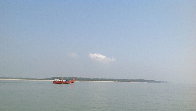 Karnataka fisherman catches two giant manta rays while deep sea fishing ...