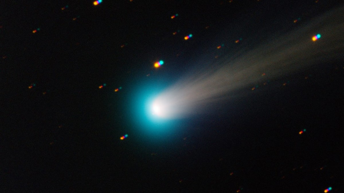 NASA's time-lapse of the Comet ISON shows it journeying towards the Sun ...