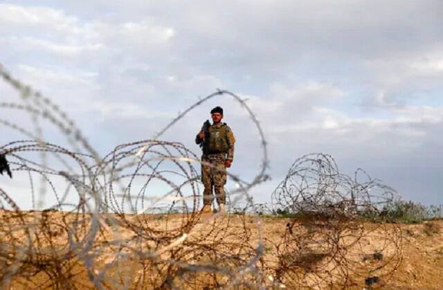 Deadly firefight at Kabul airport as US boosts airlift