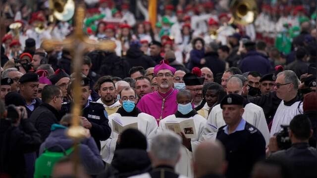 COVID-19 pandemic puts a damper on Christmas again around the world ...