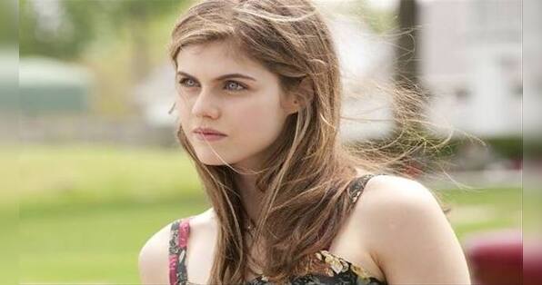 White Lotus actor Alexandra Daddario engaged to film producer Andrew ...