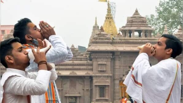 Over five lakh devotees throng Kashi Vishwanath Dham on first day of new year – Firstpost