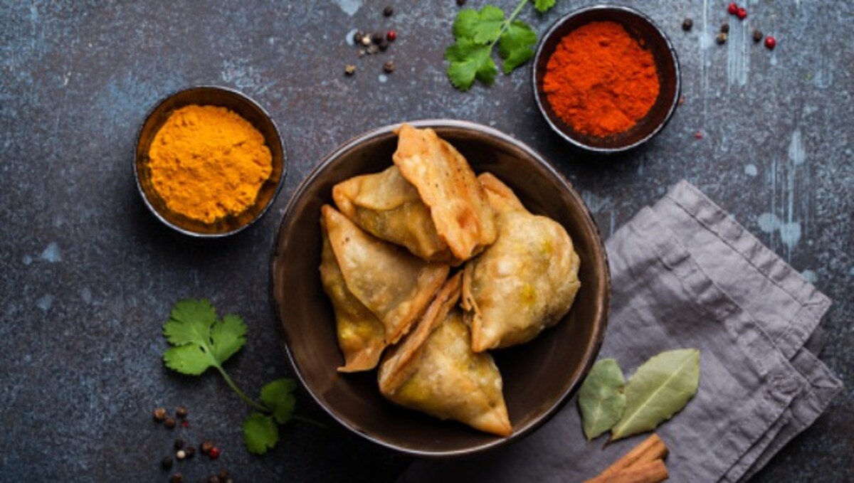 Saudi Arabian Samosa Recipe | Deporecipe.co