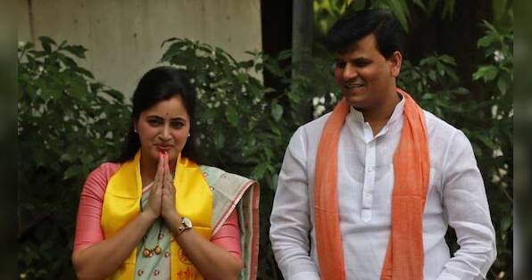 Hanuman Chalisa row: Mumbai police say won't arrest Navneet Rana, her MLA-husband Ravi Rana till ...