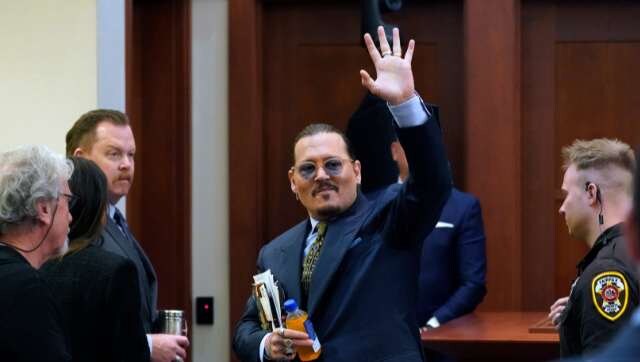 Johnny Depp's severed finger story has flaws, claims hand surgeon