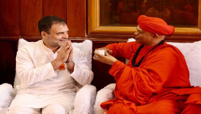 Rahul Gandhi initiated into Lingayat sect by seer of Muruga Mutt in ...