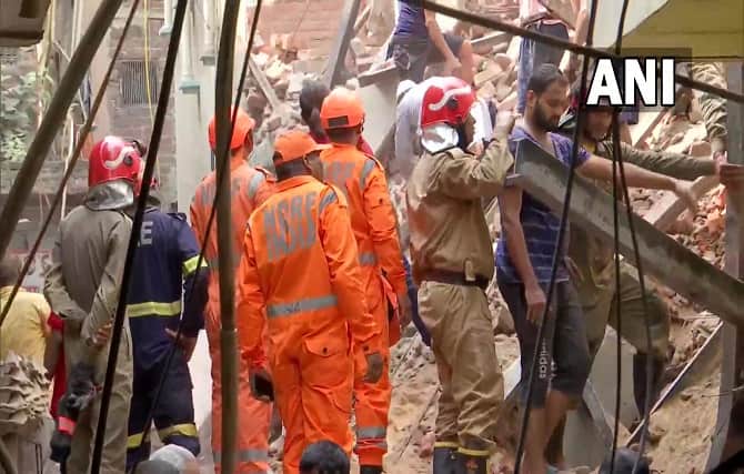 Delhi: Five injured, seven trapped as building collapses in Azad market ...