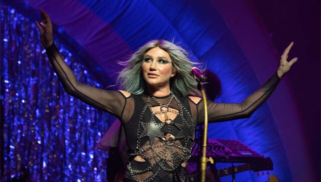 Kesha hemorrhages one of her vocal cords during performance