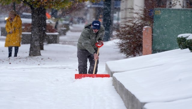 Whitewashed: Snowfall heralds the season to be jolly in the US - Photos ...