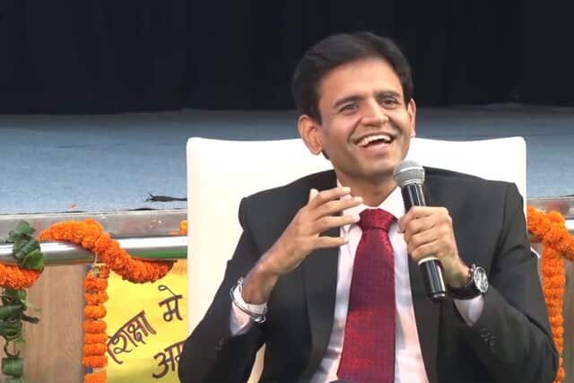 Delhi govt's vigilance dept serves notice to IAS officer for ...