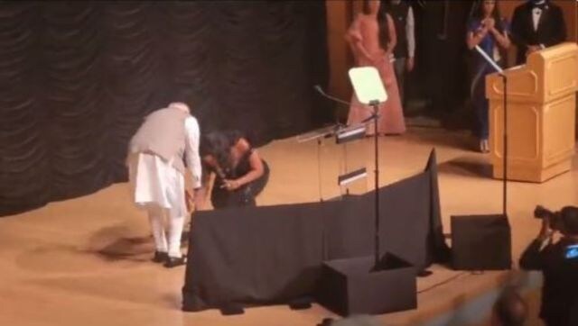 WATCH: Mary Millben sings India's National Anthem, touches PM Narendra ...