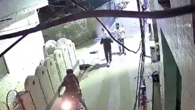 Man carrying daughter on shoulders shot at close range in UP's Shahjahanpur, crime caught on video