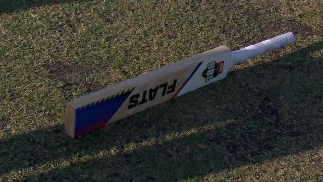 Watch: Bat lands on edge during toss in Sydney Thunder-Brisbane Heat ...