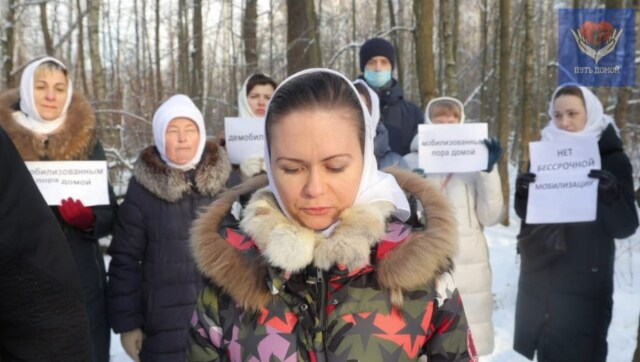 Russian women demand return of soldiers ingrowing grassroot protests
