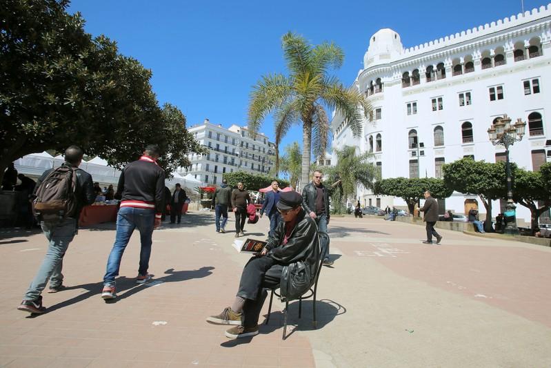 Algeria Protesters Turn Focus On Political Elite Not Just Bouteflika