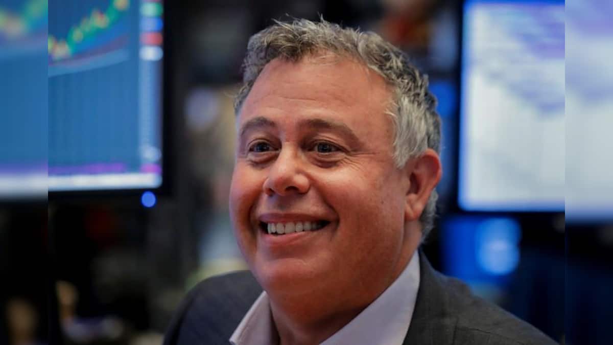 HP CEO steps down, taps veteran insider; flags quarterly profit below ...