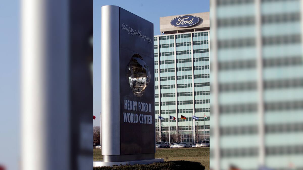 Ford poaches Apple's car project chief Doug Field – Firstpost