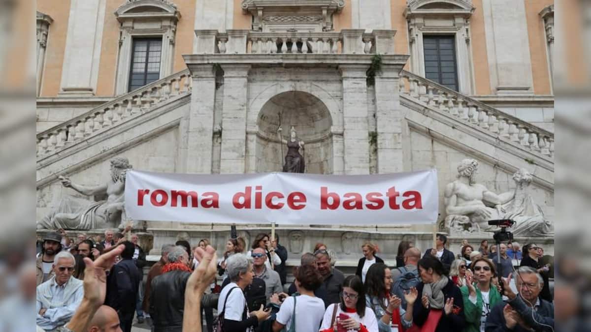 Romans protest at eternal decline of Italian capital – Firstpost