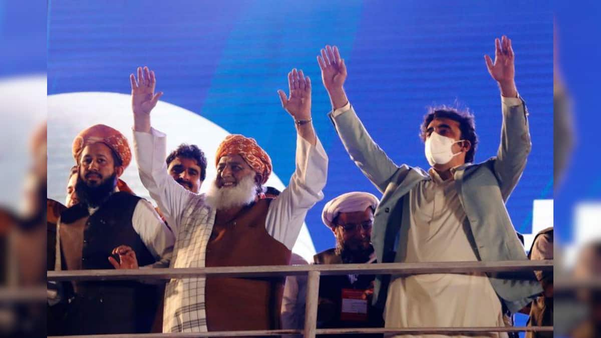 Tens of thousands rally to demand Pakistan PM Khan resign – Firstpost