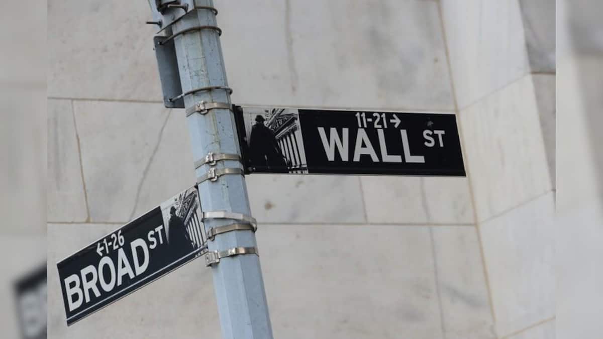 Most Wall Street workers to get slightly smaller bonuses in 2019: study ...
